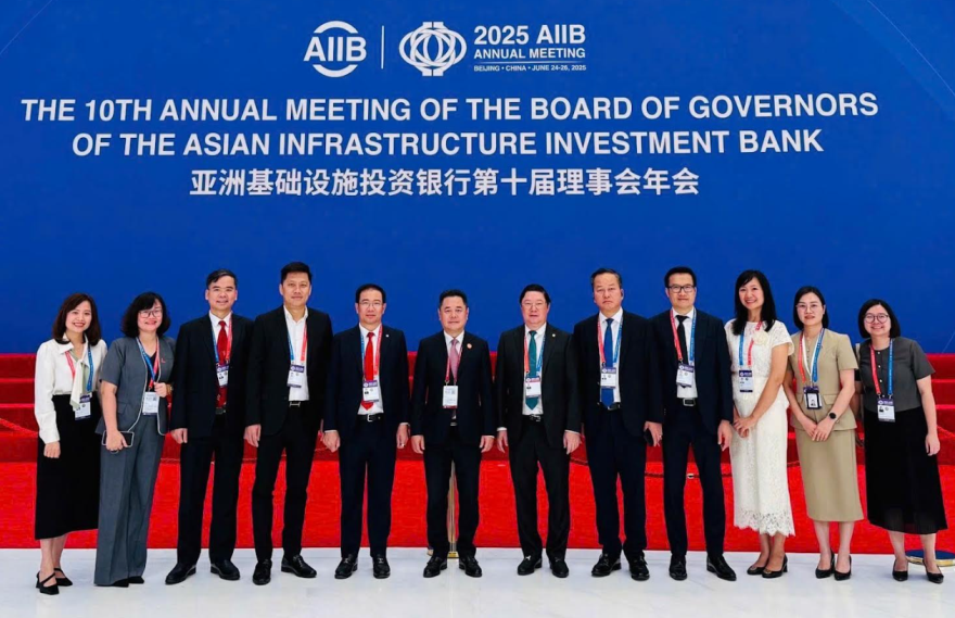 Đoàn công tác Agribank tham gia Đoàn Việt Nam dự Hội nghị thường niên lần thứ 10 của AIIB tại ...